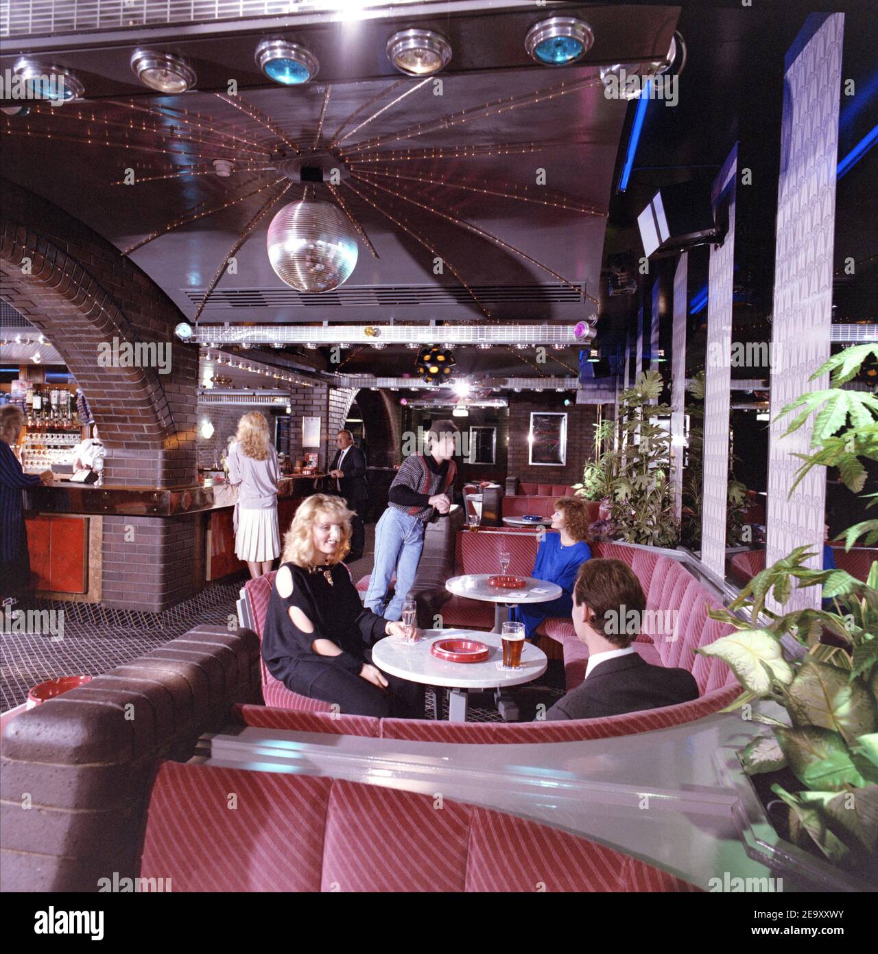 1980 woman bar hi-res stock photography and images - Alamy