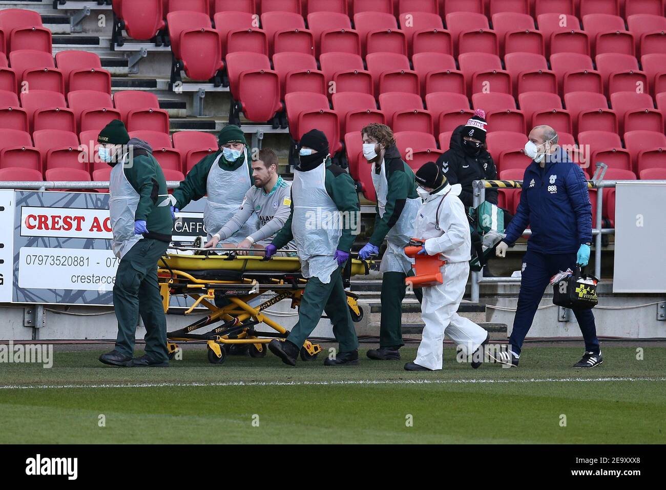 English league soccer football stretcher hi-res stock photography and ...