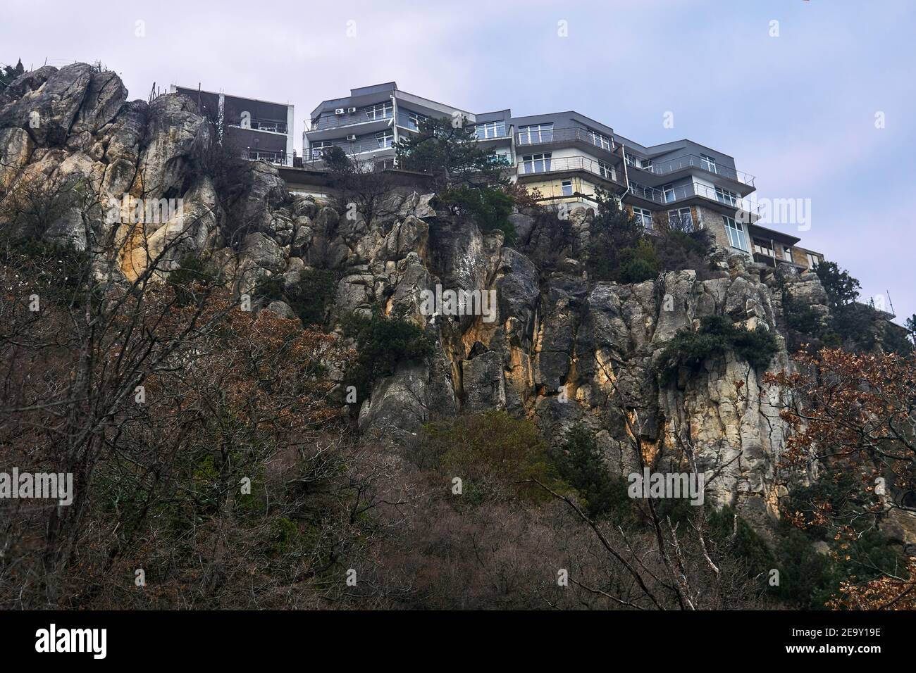 modern architecture - townhouses are built over a cliff and fit into ...