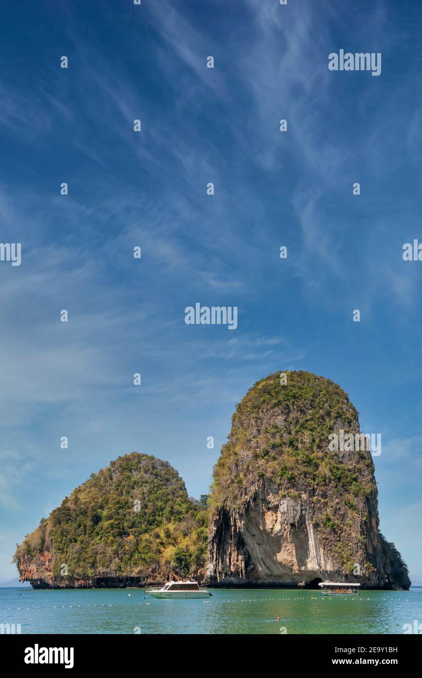 Giant rocks hi-res stock photography and images - Alamy