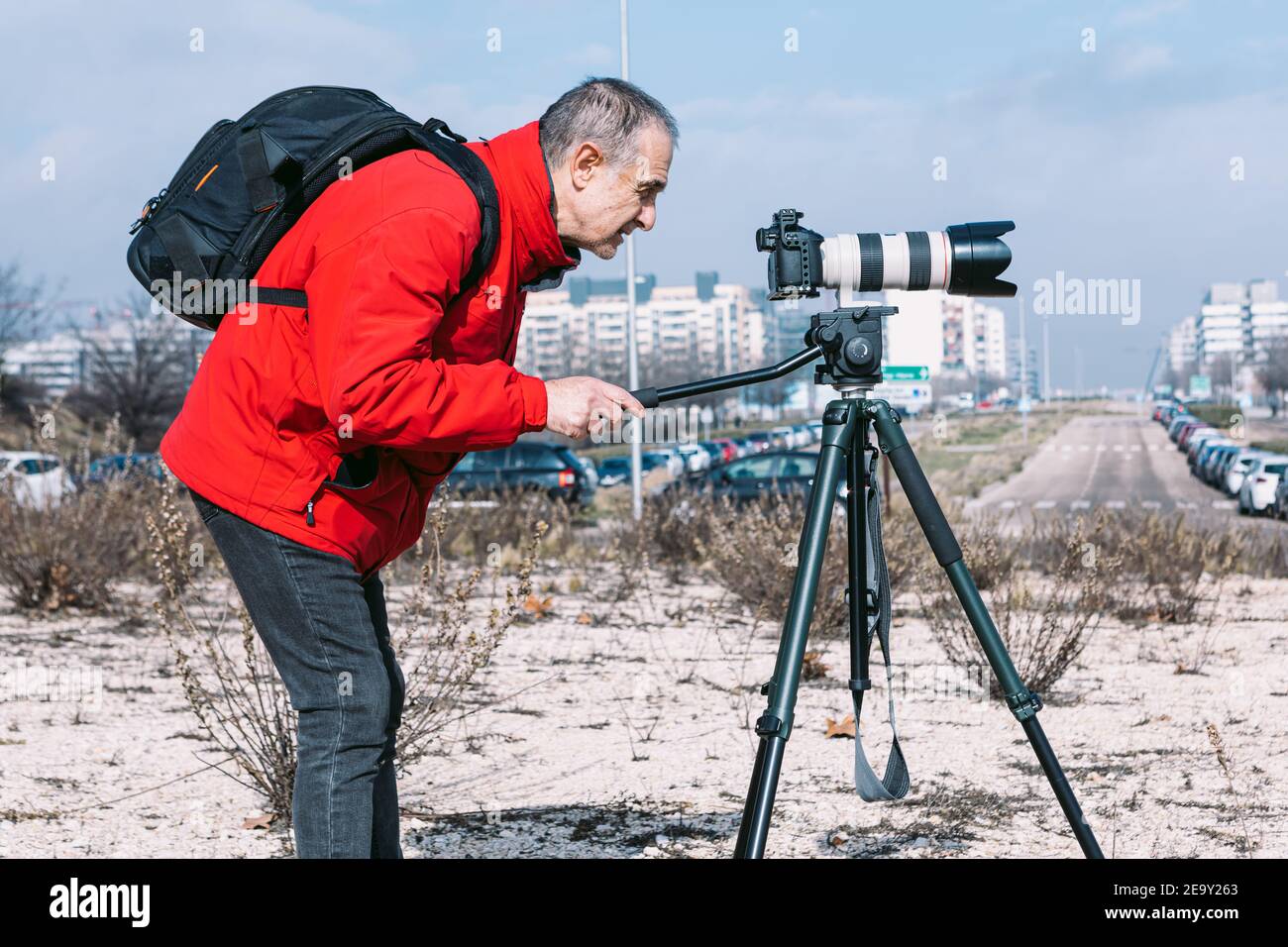 Using a tripod and dslr camera hi-res stock photography and images - Alamy