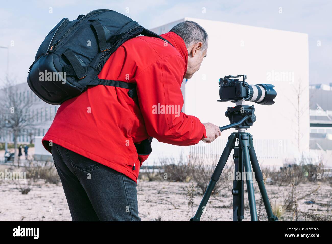 Photographer using a tripod hi-res stock photography and images - Alamy