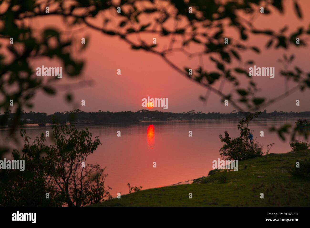 Boat river bangladesh sunset hi-res stock photography and images - Alamy