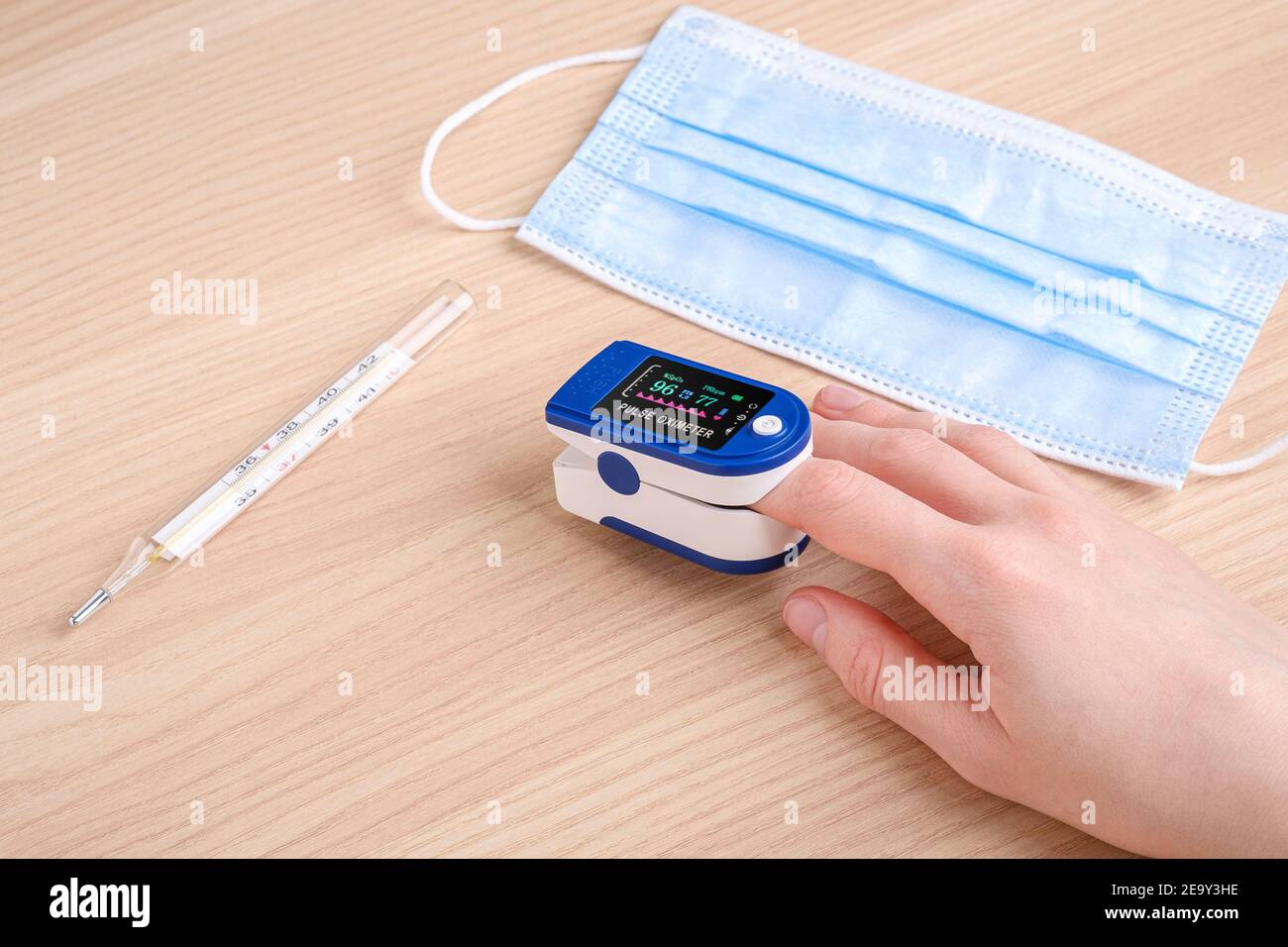 Pulse oximeter mask hi-res stock photography and images - Alamy