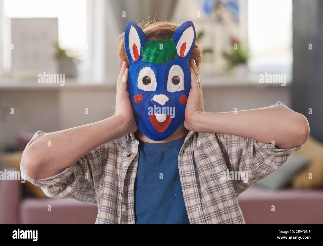 Face posing craft hi-res stock photography and images - Alamy