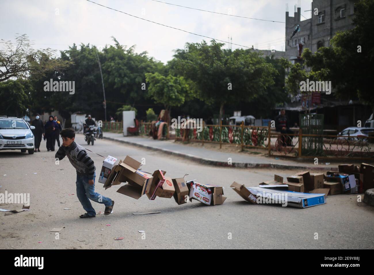 Rafah, The Gaza Strip, Palestine. 6th Feb, 2021. A Palestinian artists ...