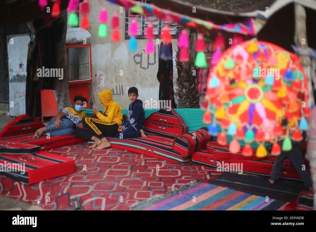 Rafah, The Gaza Strip, Palestine. 6th Feb, 2021. A Palestinian artists ...