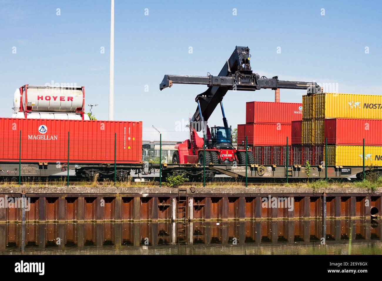 Container lifter hi-res stock photography and images - Alamy