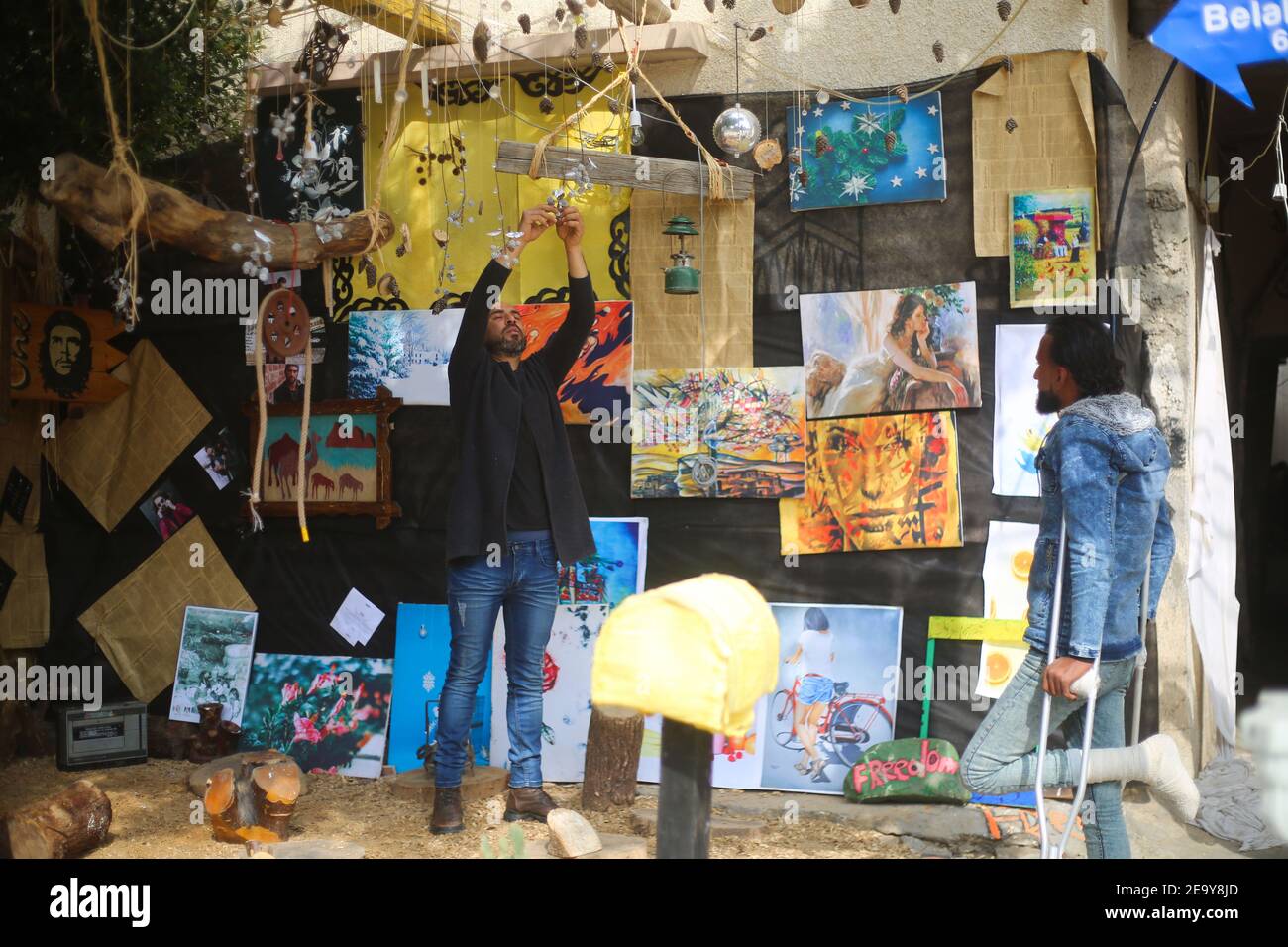 Rafah, The Gaza Strip, Palestine. 6th Feb, 2021. A Palestinian artists ...
