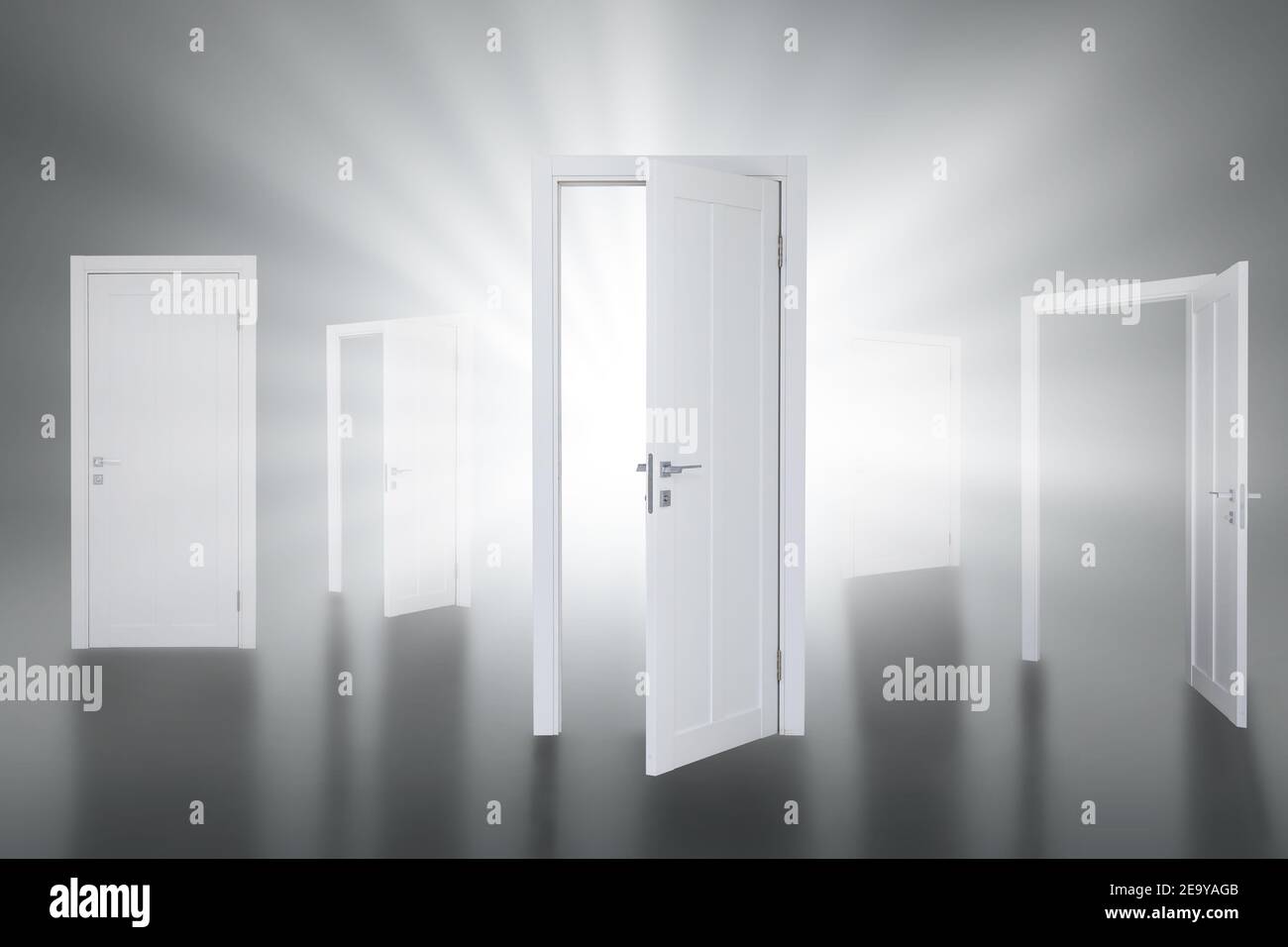 Many ways to choose from, open doors. Decision making Stock Photo - Alamy