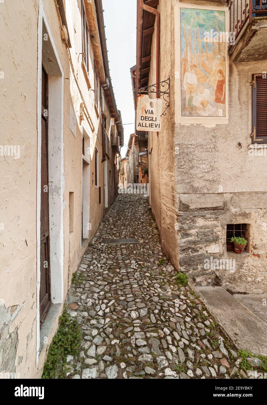 Stone walls and old buildings in ancient buildings hi-res stock ...