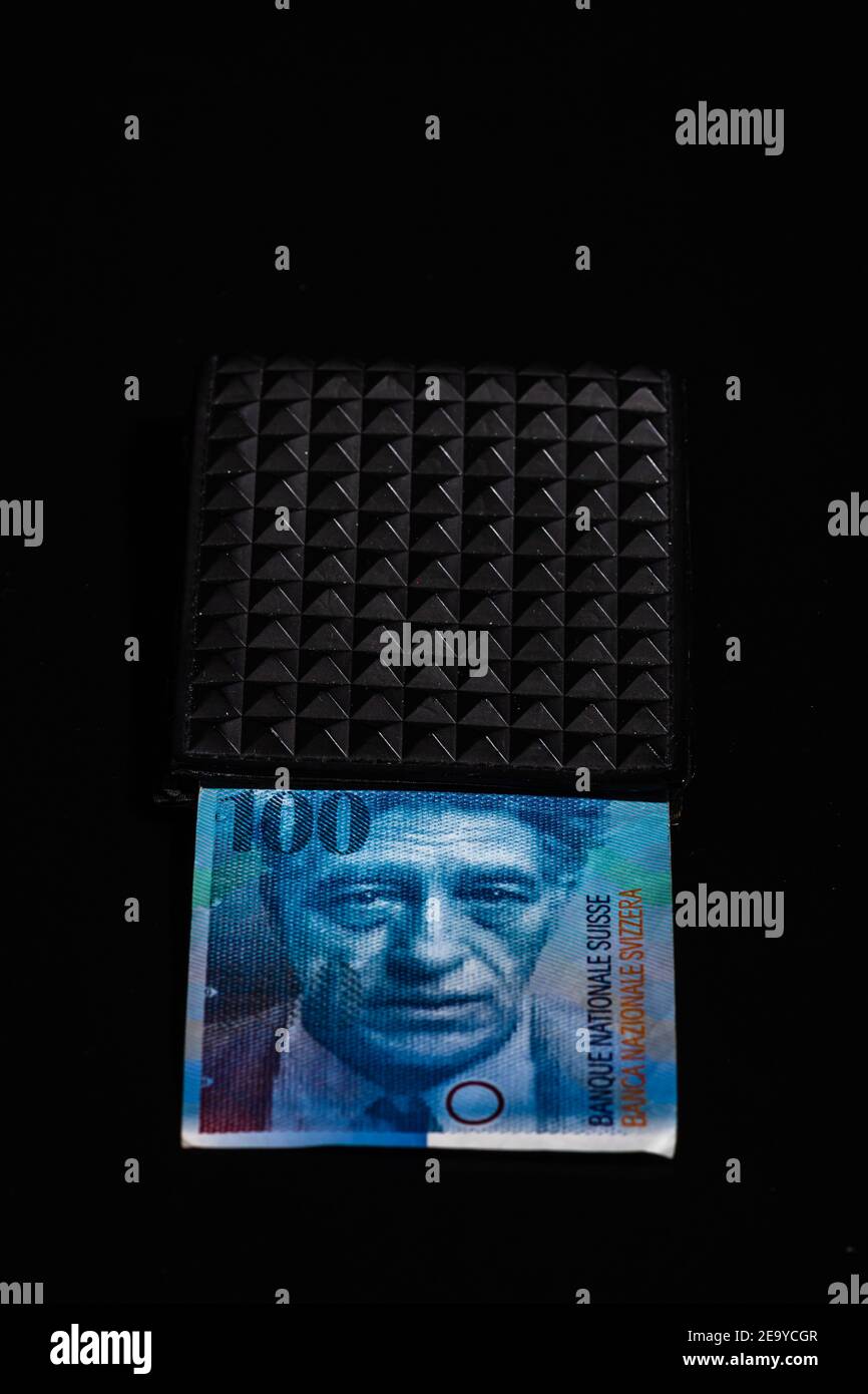 100 swiss franc banknote in a black wallet isolated Stock Photo - Alamy