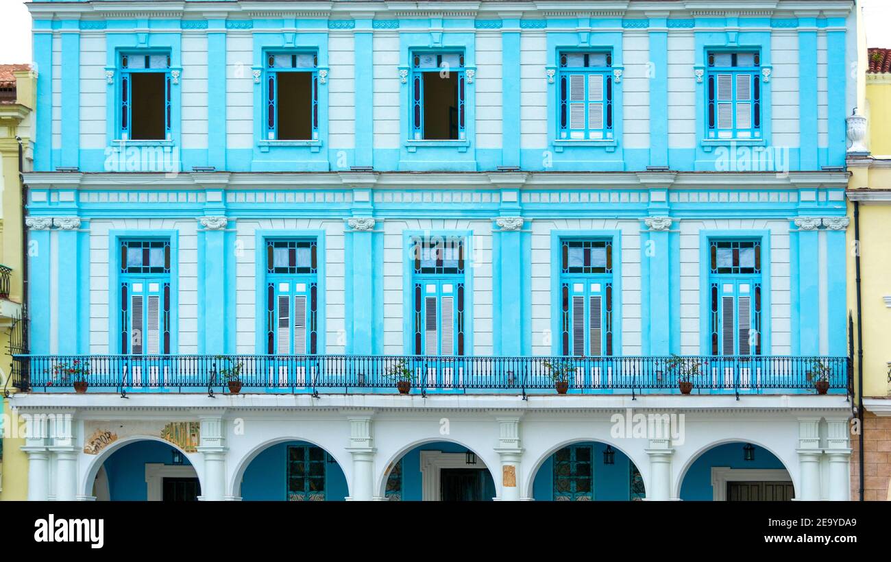 Colonial architecture in Old Havana, Cuba Stock Photo - Alamy