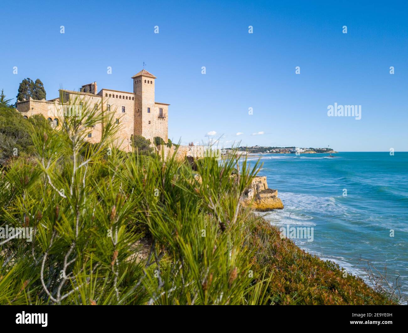Tamarit castle (Castell de Tamarit) is the idyllic setting for weddings ...
