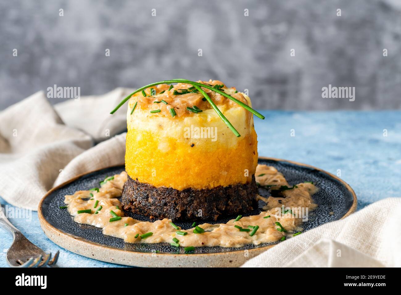 Haggis potato mash mashed turnip tatties neeps meal hi-res stock ...