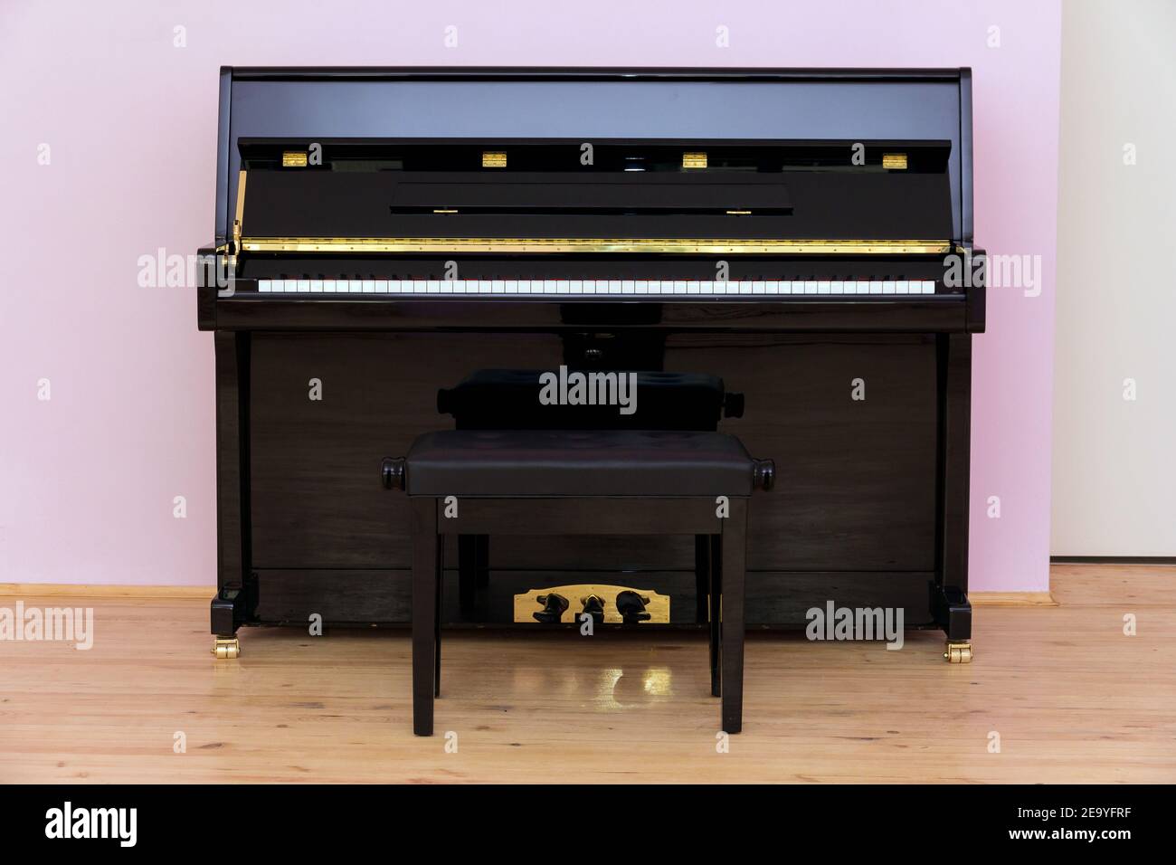 Blackboard piano hi-res stock photography and images - Alamy
