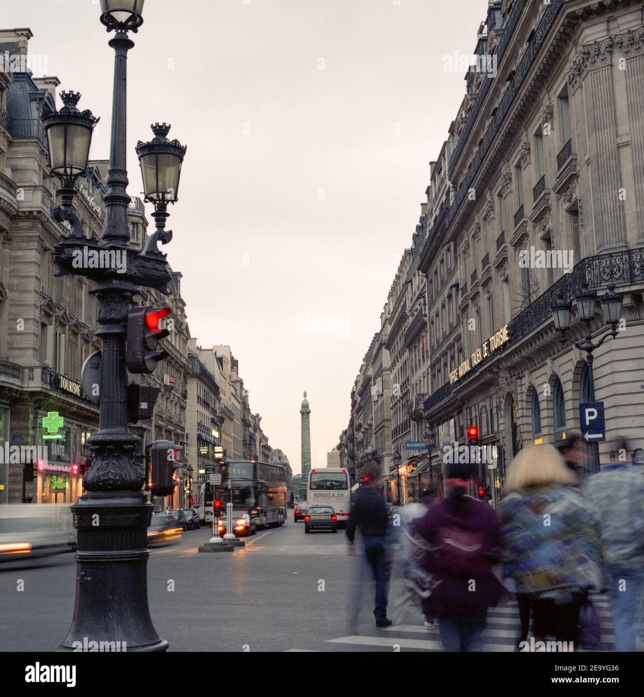 Paris 1990s hi-res stock photography and images - Alamy