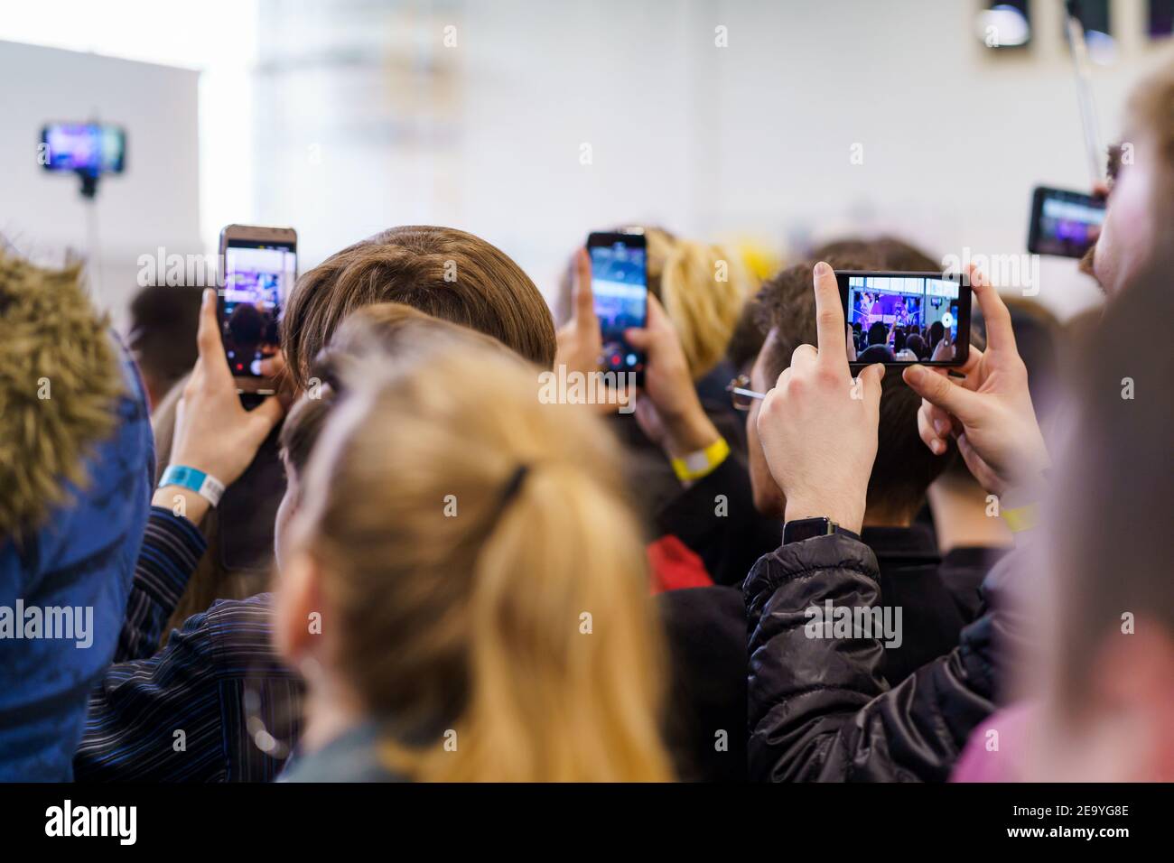 Crowd with mobile phones. People recording video Stock Photo - Alamy