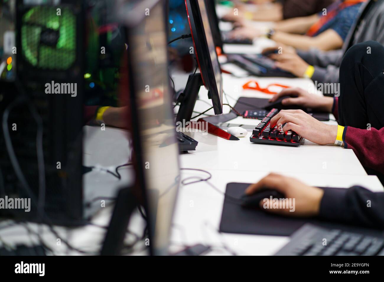Video gamers team hi-res stock photography and images - Alamy