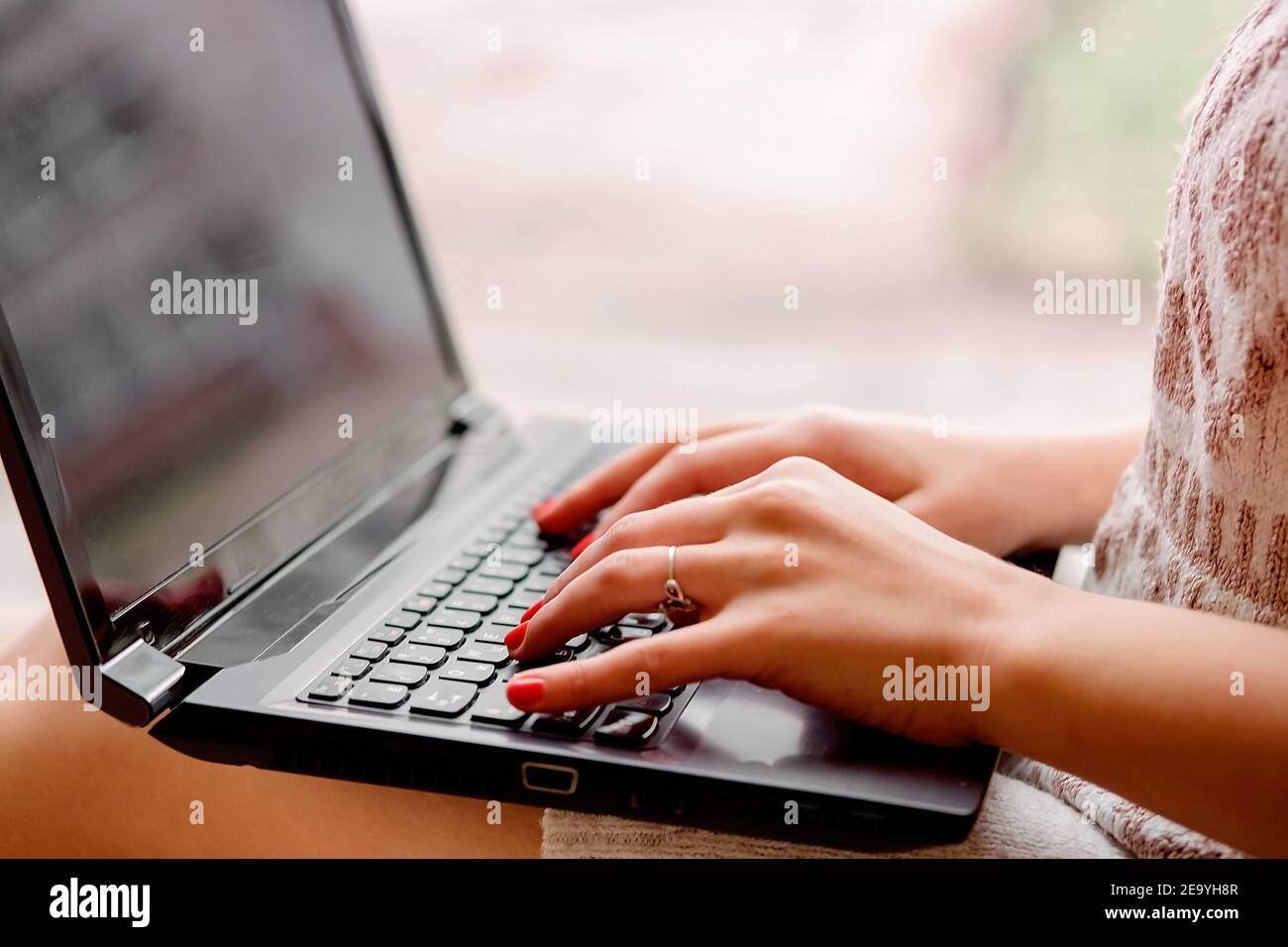 Remote work woman print laptop hi-res stock photography and images - Alamy
