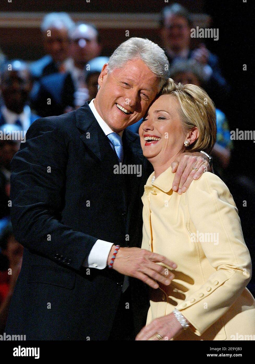 President bill clinton hugs wife hi-res stock photography and images ...