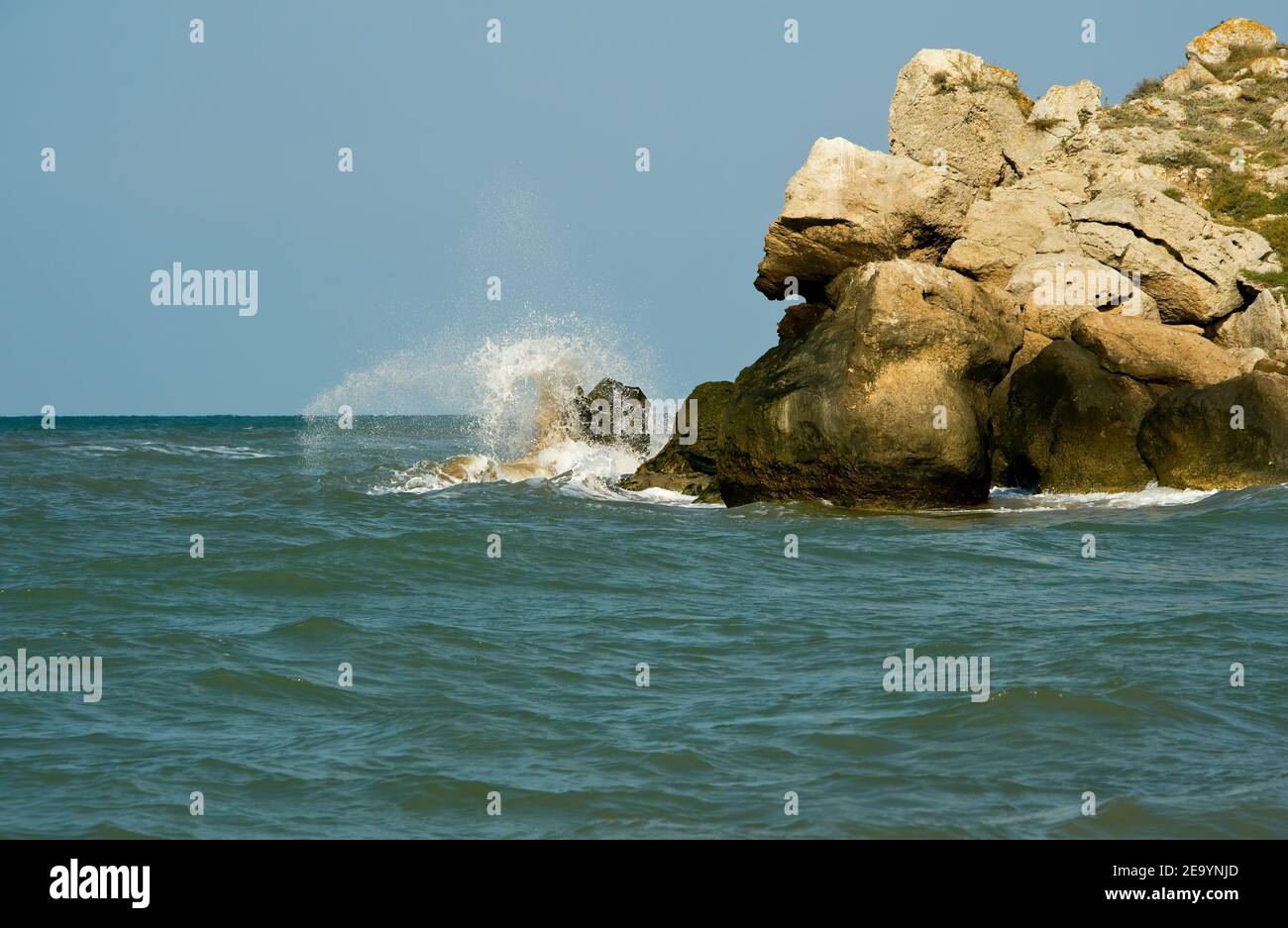 Splashes of sea waves hi-res stock photography and images - Alamy