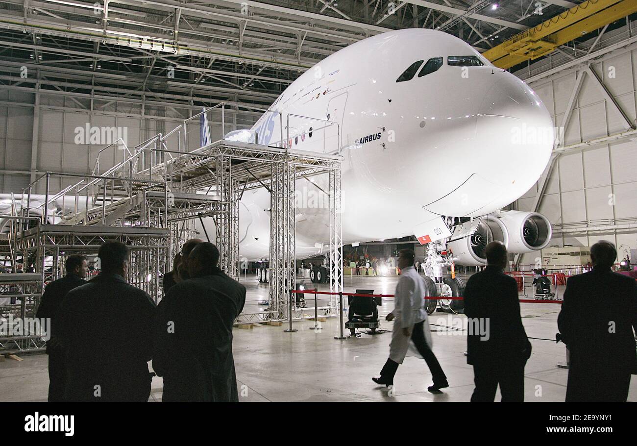Airbus a380 superjumbo airbus new hi-res stock photography and images ...