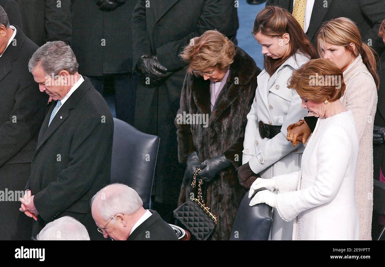 Left to right U.S. President George W. Bush, Jenna Welch (Laura's ...
