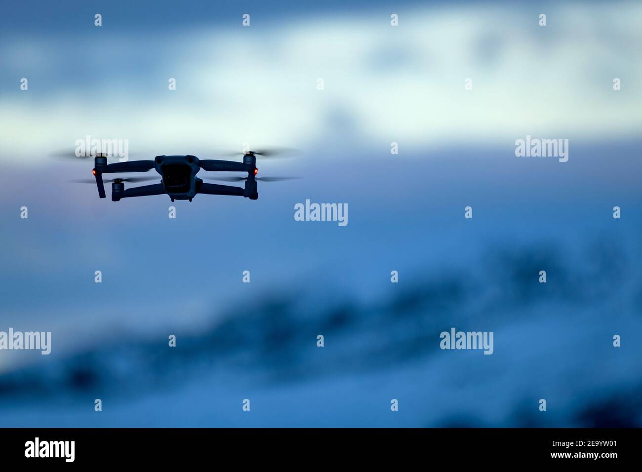 Snowy backdrop hi-res stock photography and images - Alamy