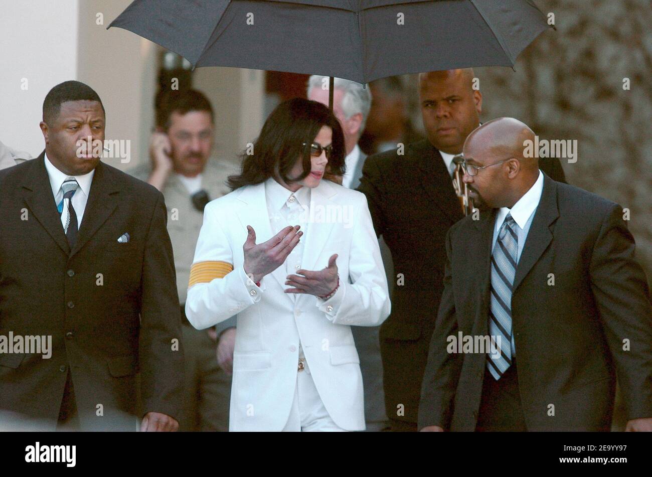 Michael Jackson in front of the Courthouse on the First day of the Jury ...