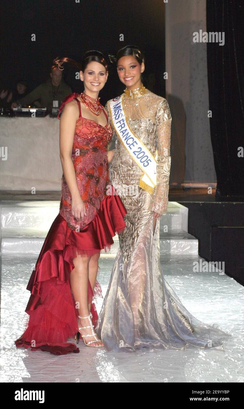 Miss France 2004 Laetitia Bleger (L) and Miss France 2005 Cindy Fabre ...