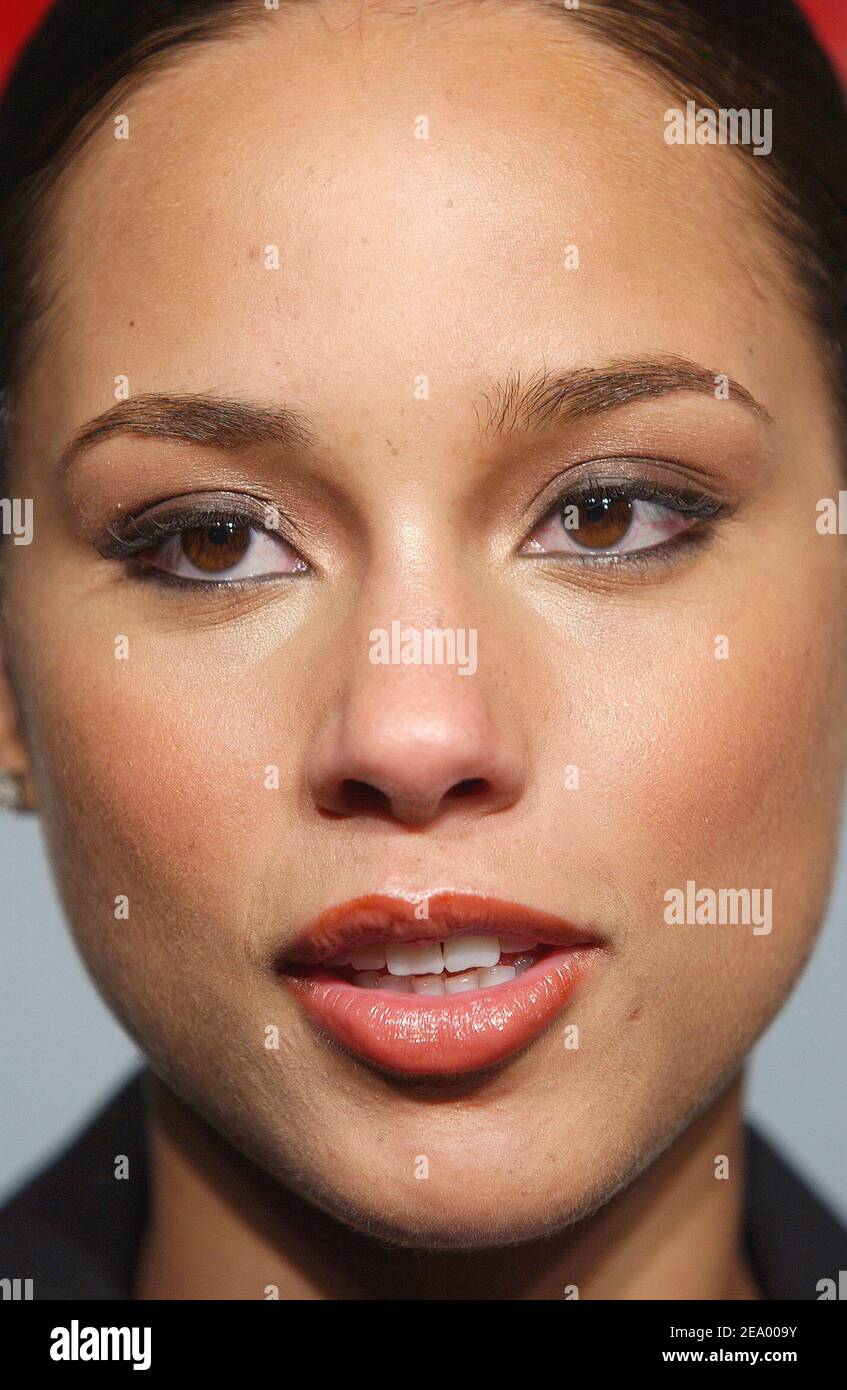 Alicia Keys Mouth Open