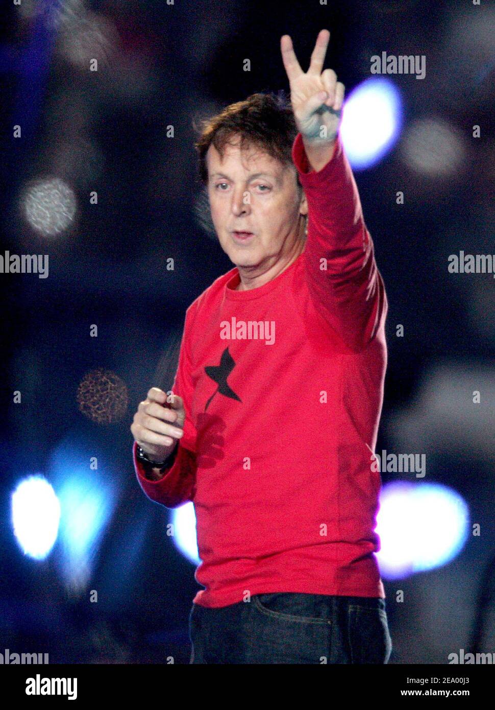 Paul McCartney performs during the Super Bowl XXXIX Halftime Show at ...