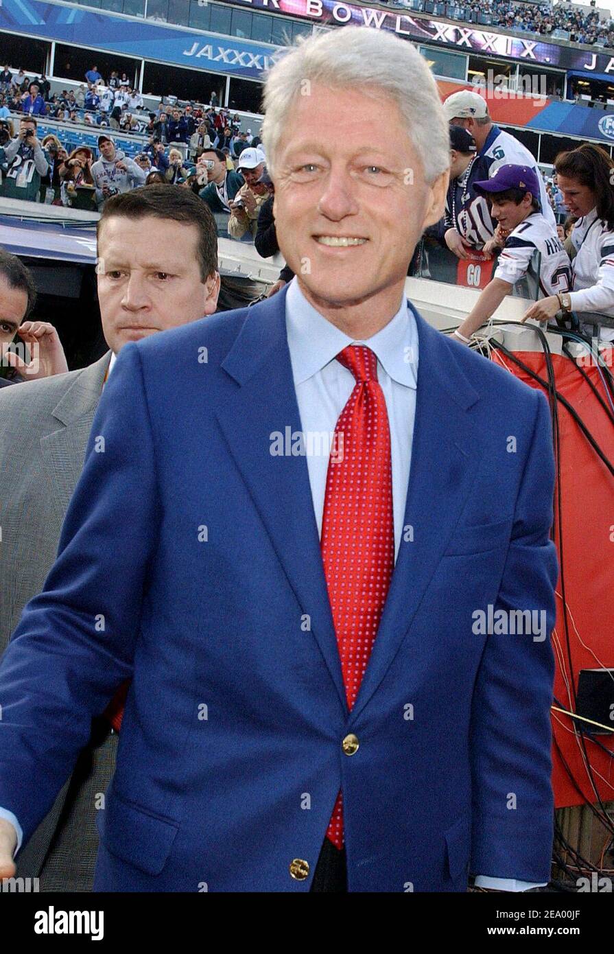 Former President Bill Clinton arrives for the Super Bowl XXXIX Pre-Game ...