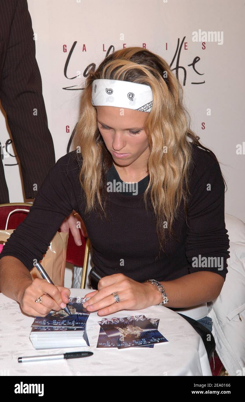 French singer lorie hi-res stock photography and images - Alamy