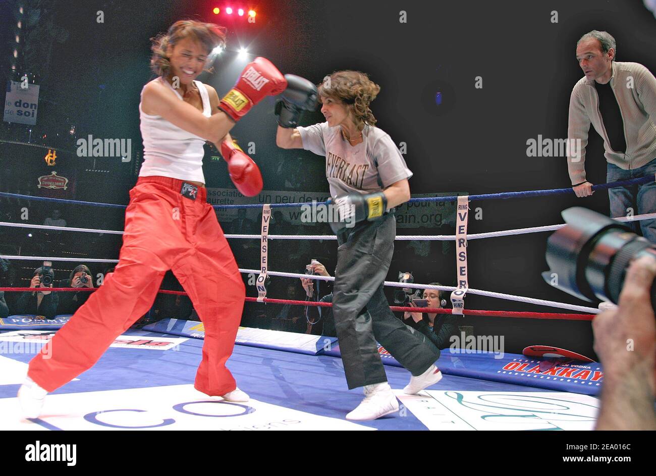 French singer Nadiya (L) and Stephanie Fugain participate in a boxing ...
