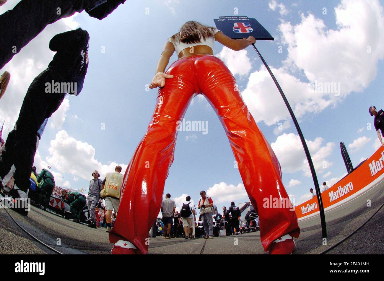 Grid girls f1 hi-res stock photography and images - Alamy