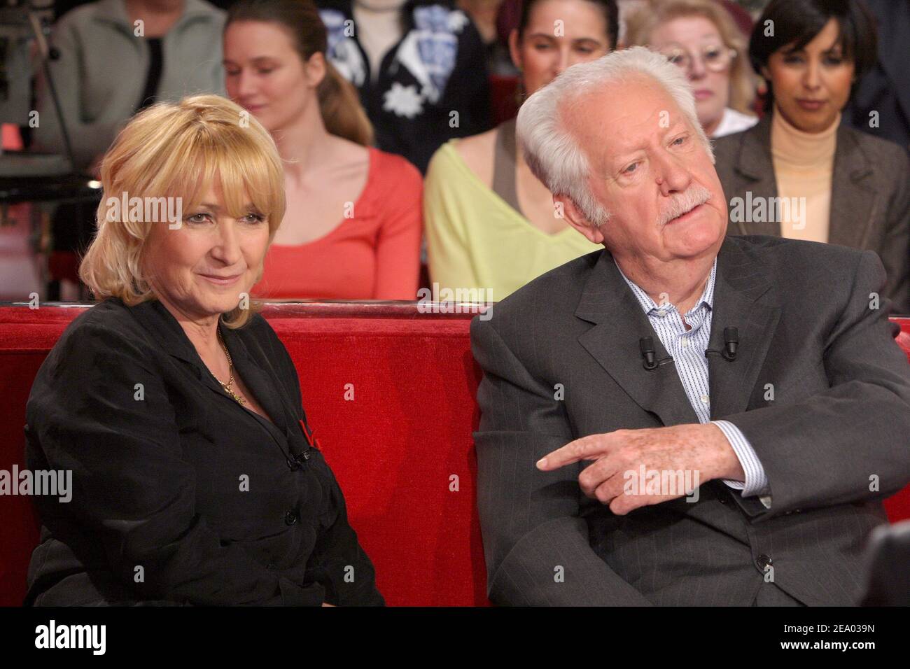 Tv anchorwoman french hi-res stock photography and images - Alamy