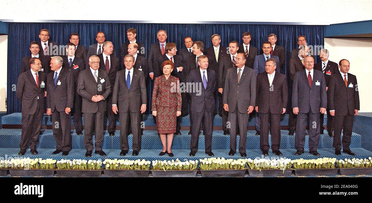 Bush family portrait 2005 hi-res stock photography and images - Alamy