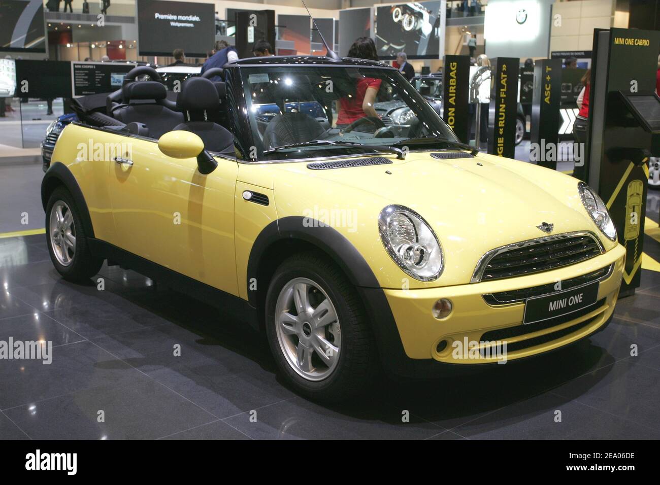 Voitures mini cooper hi-res stock photography and images - Alamy