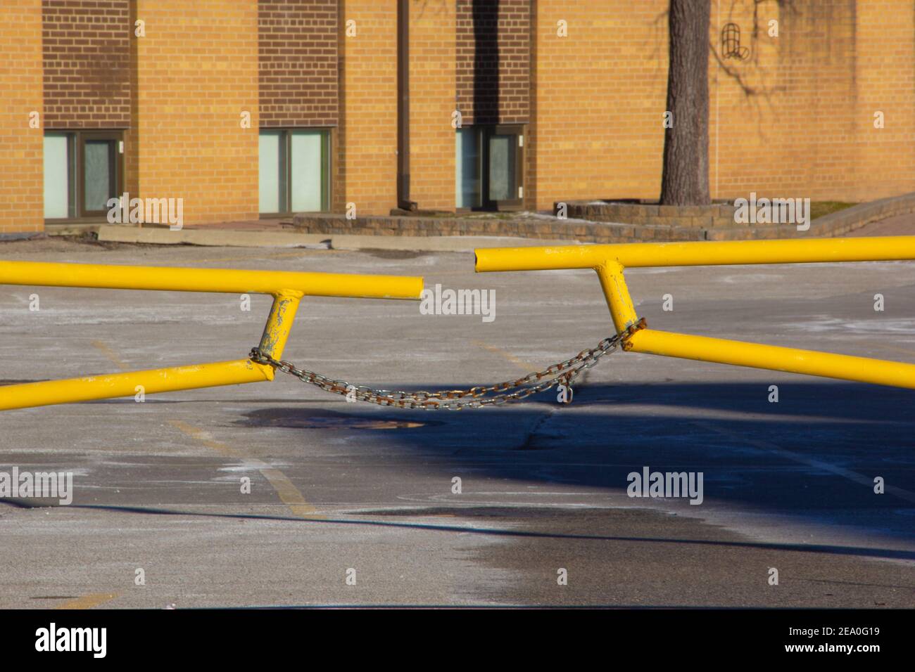 Road barrier yellow lines hi-res stock photography and images - Alamy