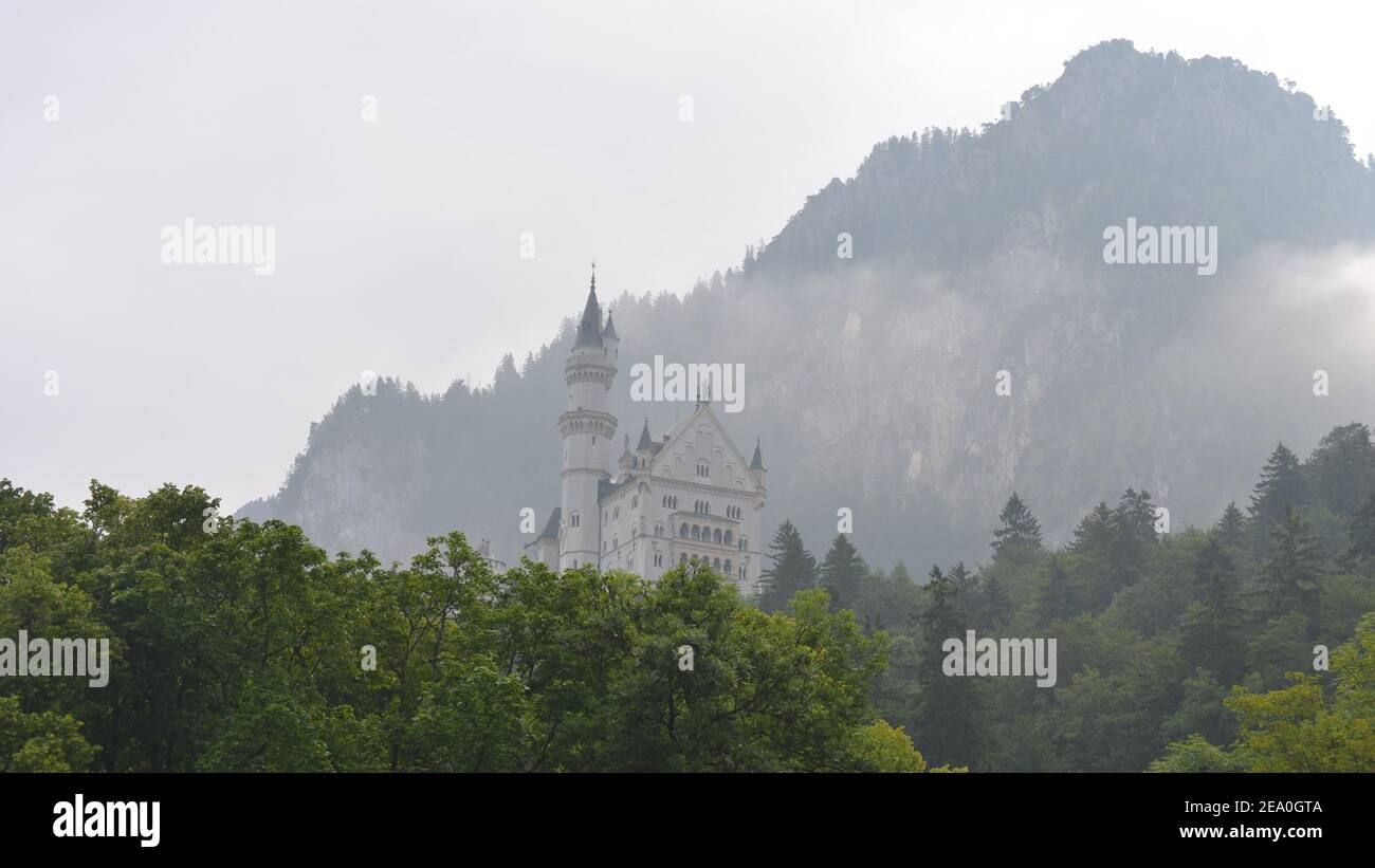 Bulging building hi-res stock photography and images - Alamy