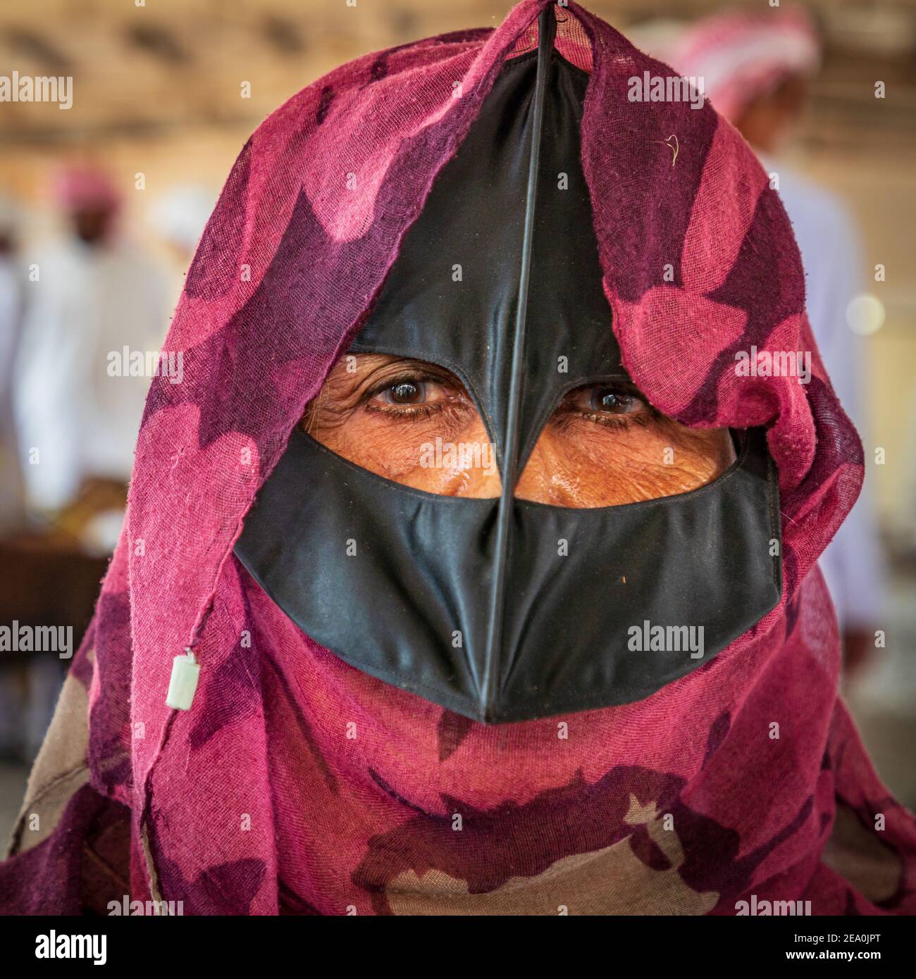 Women traditional dress oman hi-res stock photography and images - Alamy