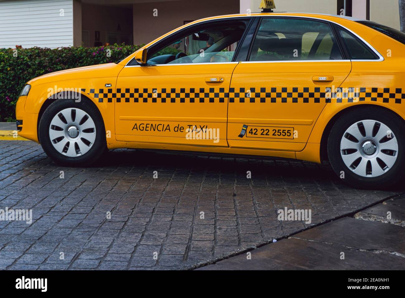 Cuban taxi company hi-res stock photography and images - Alamy