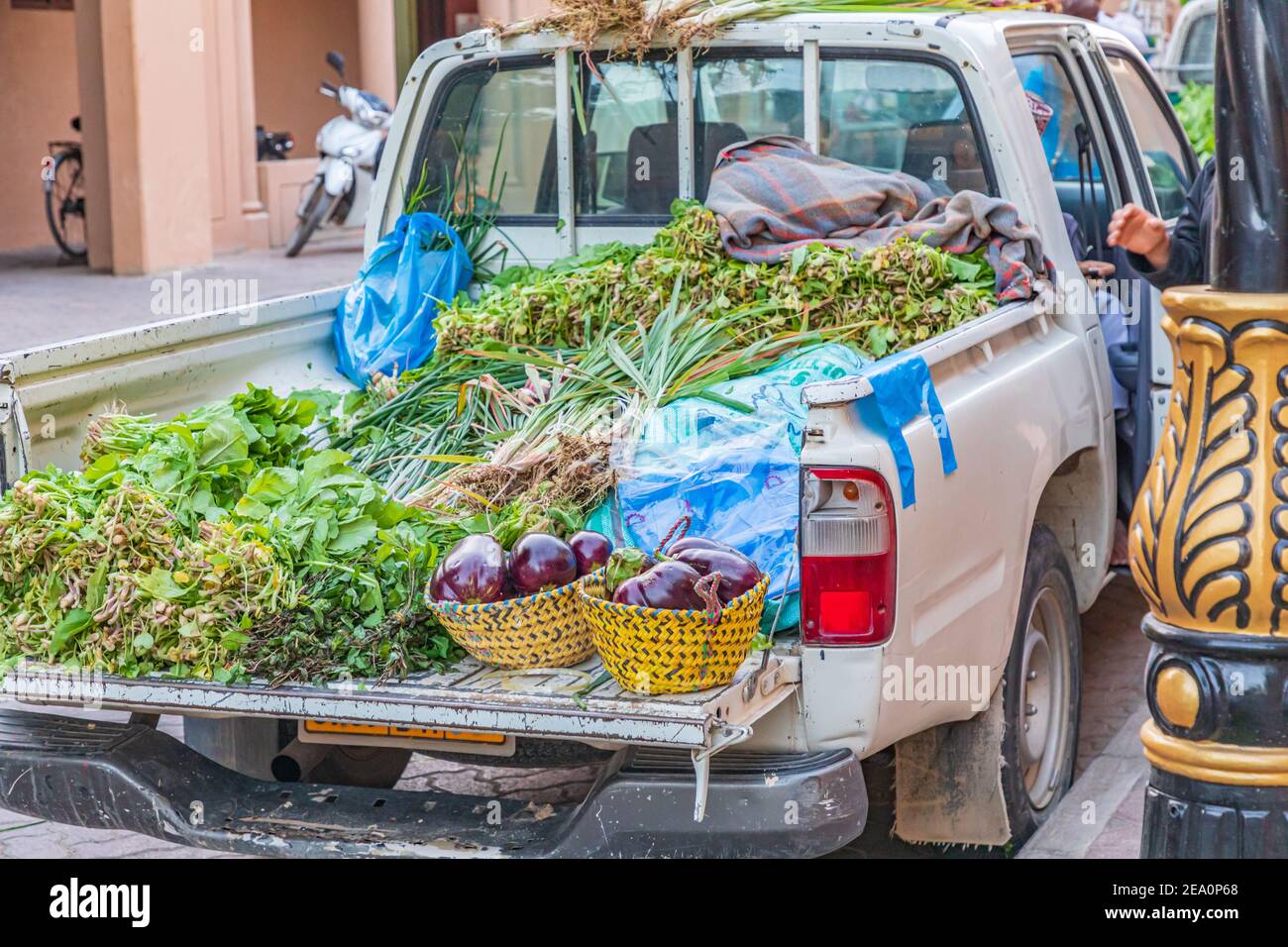 Selling from pickup truck hi-res stock photography and images - Alamy