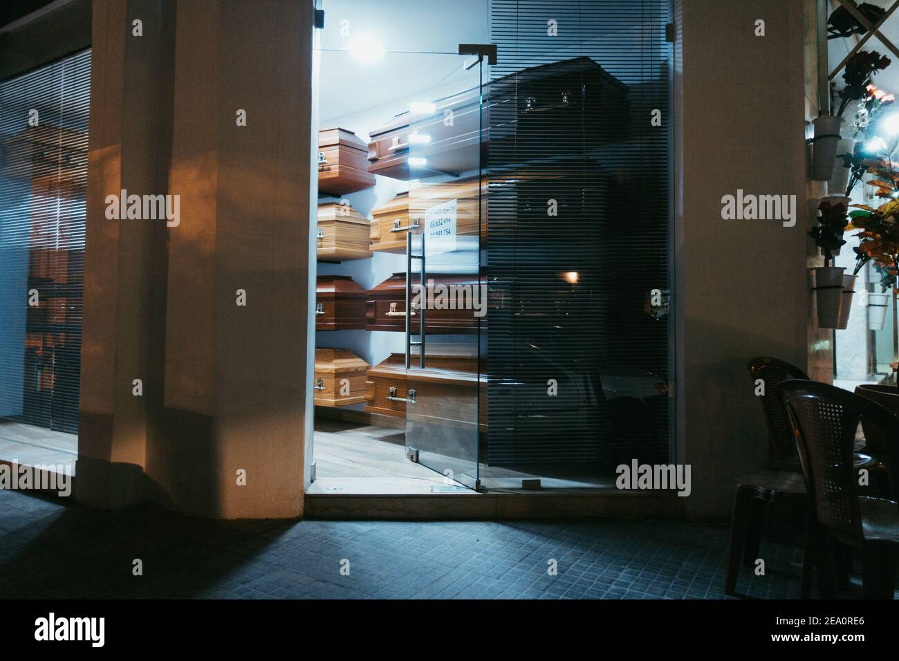 Funeral coffin coffins hi-res stock photography and images - Alamy