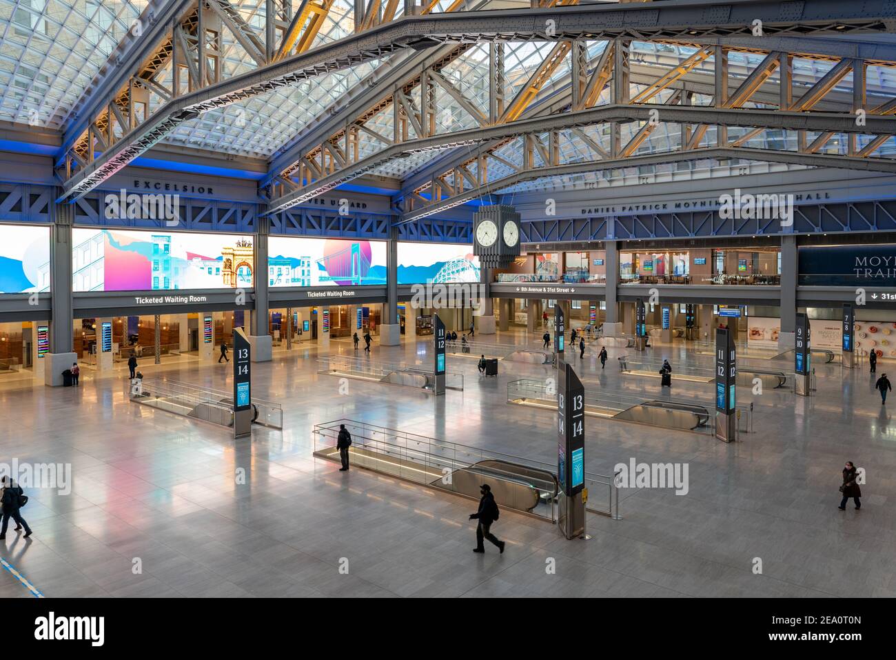 City concourse architecture hi-res stock photography and images - Alamy