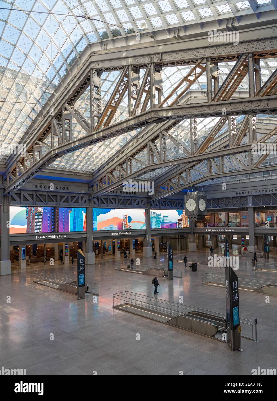 Concourse architecture hi-res stock photography and images - Alamy