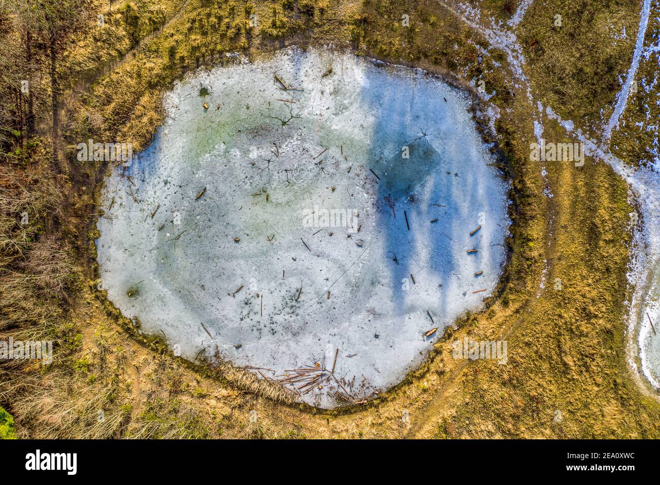Lake round oval hi-res stock photography and images - Alamy