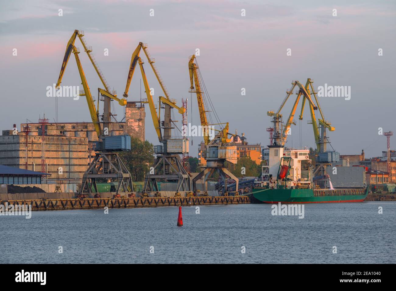 Shipping to russia hi-res stock photography and images - Alamy